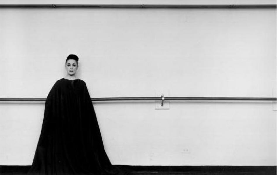 Arnold Newman: portretten in stoelen en vlakken | Curated Culture